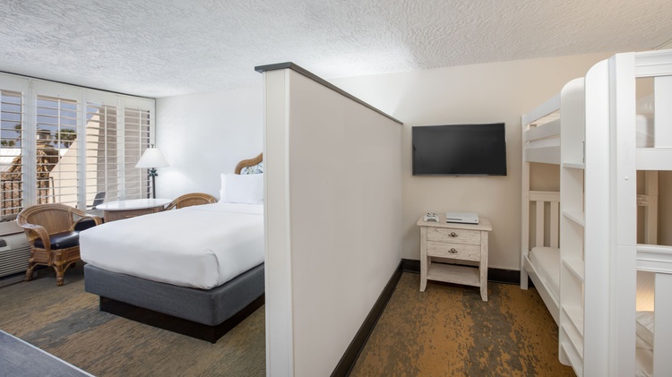 Queen Bed Kid's Suite First Floor | Holiday Inn Resort